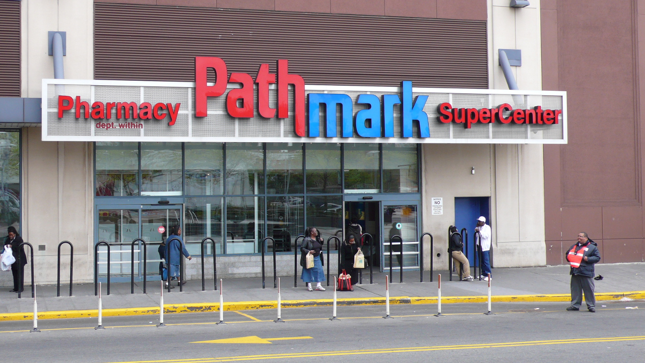 Pathmark’s Passing Leaves Pangs For the People Who Stock Its Shelves