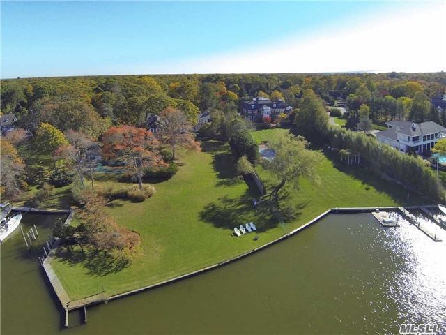 Creekside Georgian Colonial in East Islip Asks $2.1M
