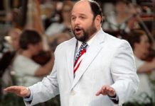 My Not-So-Psychic Experience With 'Long Island Medium' Theresa Caputo