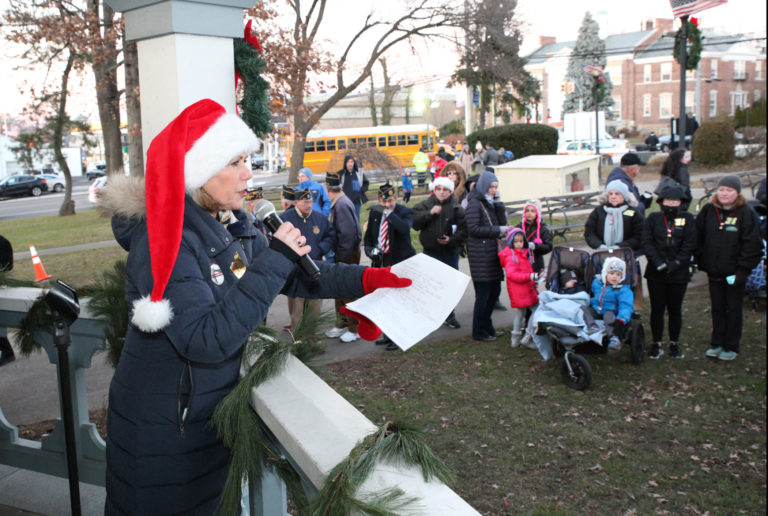 Manhasset Holds Annual Tree Lighting Ceremony