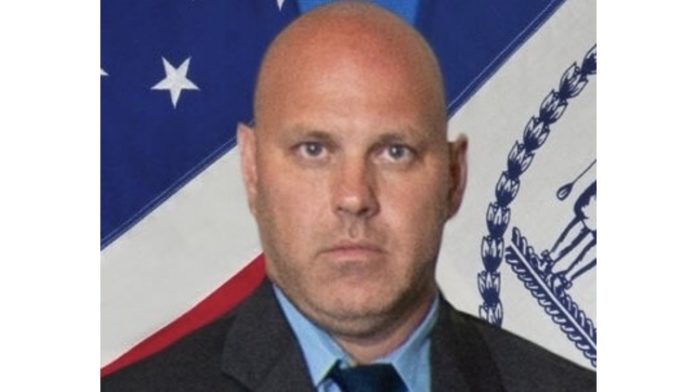Thousands Salute NYPD Det. Brian Simonsen at Long Island Funeral