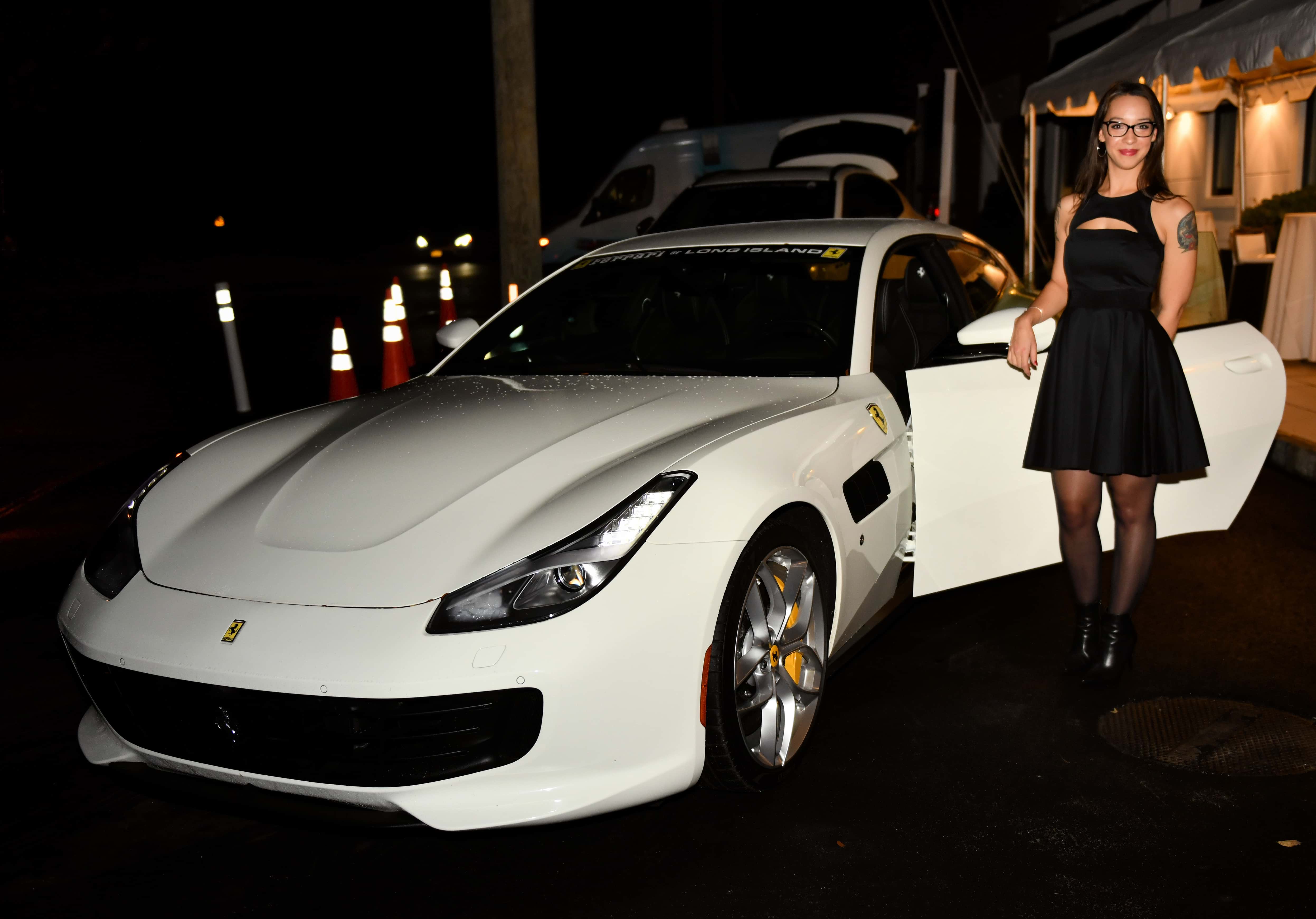 Glen Harbor Sales Office Debuts