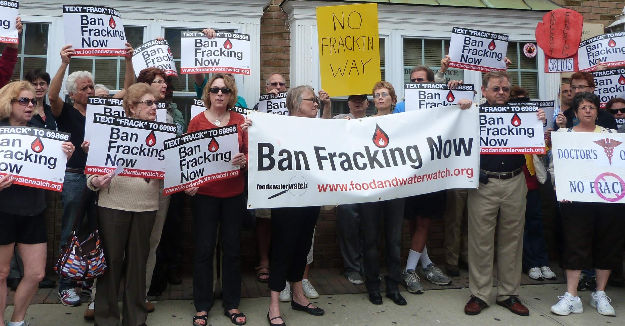 Fracking Opponents Rally in Rockville Centre