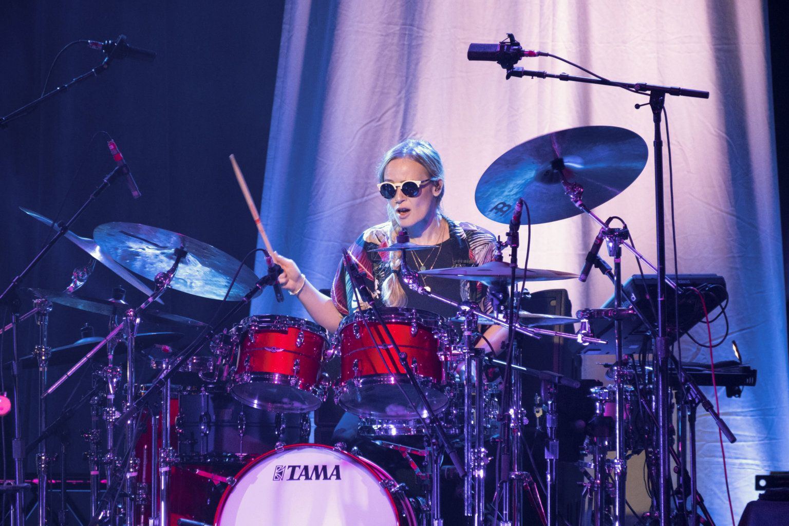 Jeff Beck, Johnny Depp Play to Sold-Out Crowd at The Paramount in ...