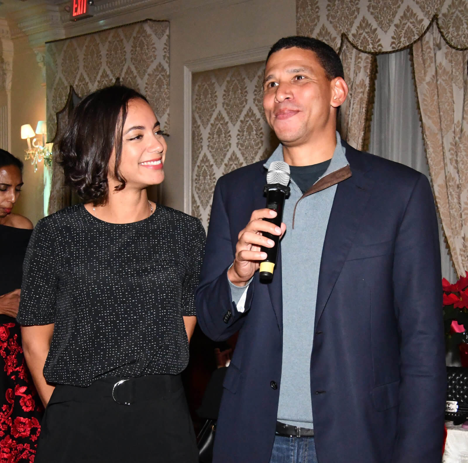 Compass Celebrates the Holidays in Roslyn