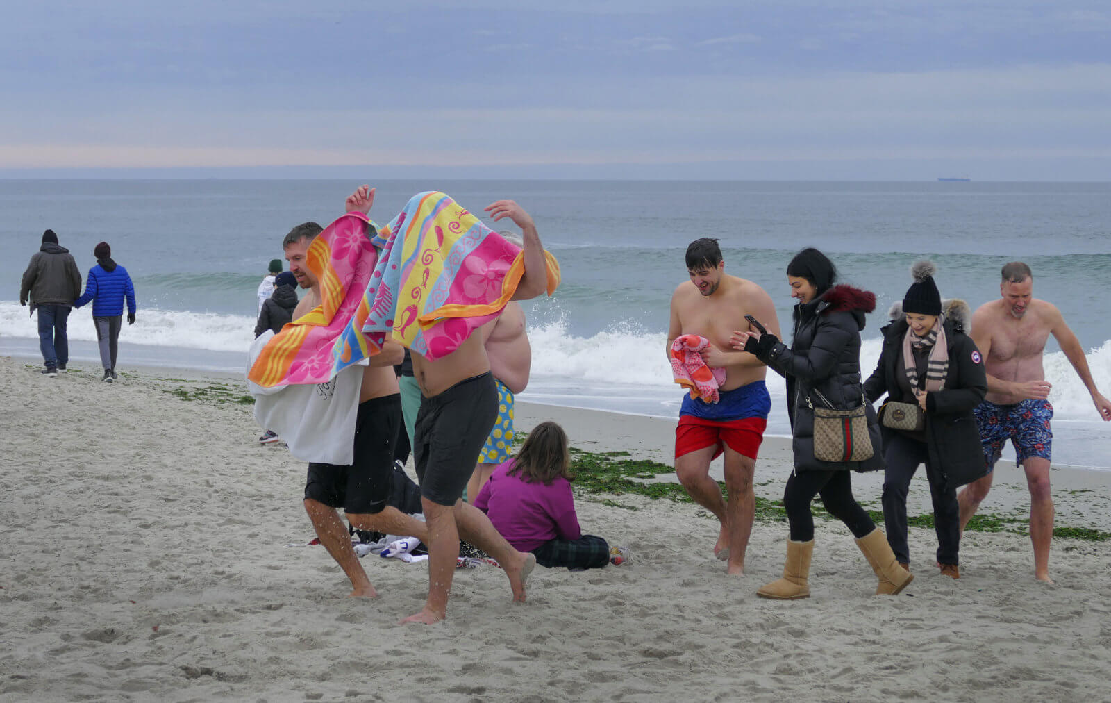 Long Beach Polar Bears Holds 2023 Super Bowl Splash for Make-a-Wish ...