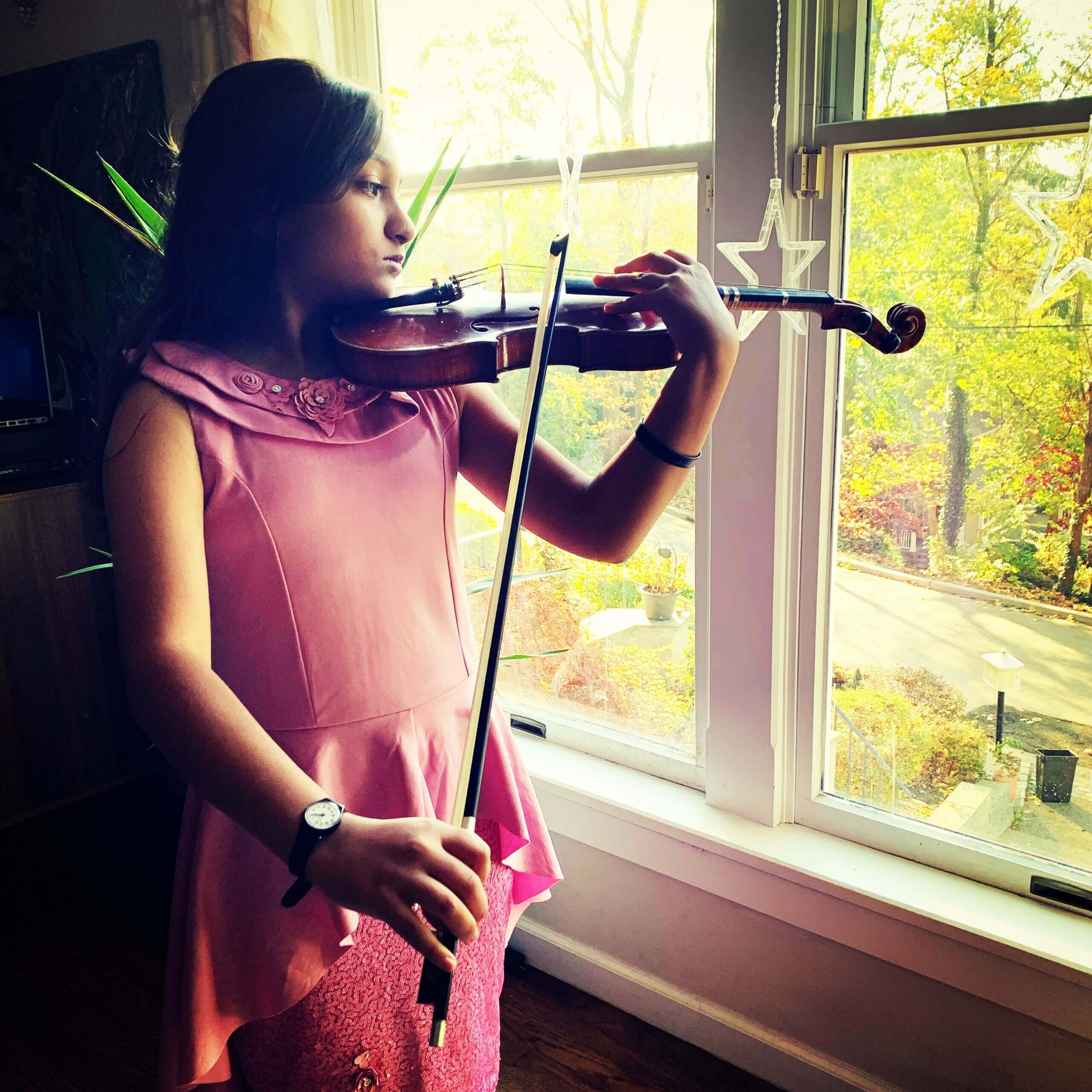 Young Violin Player Fundraises for Ukrainian Violin Maker Who Lost It All