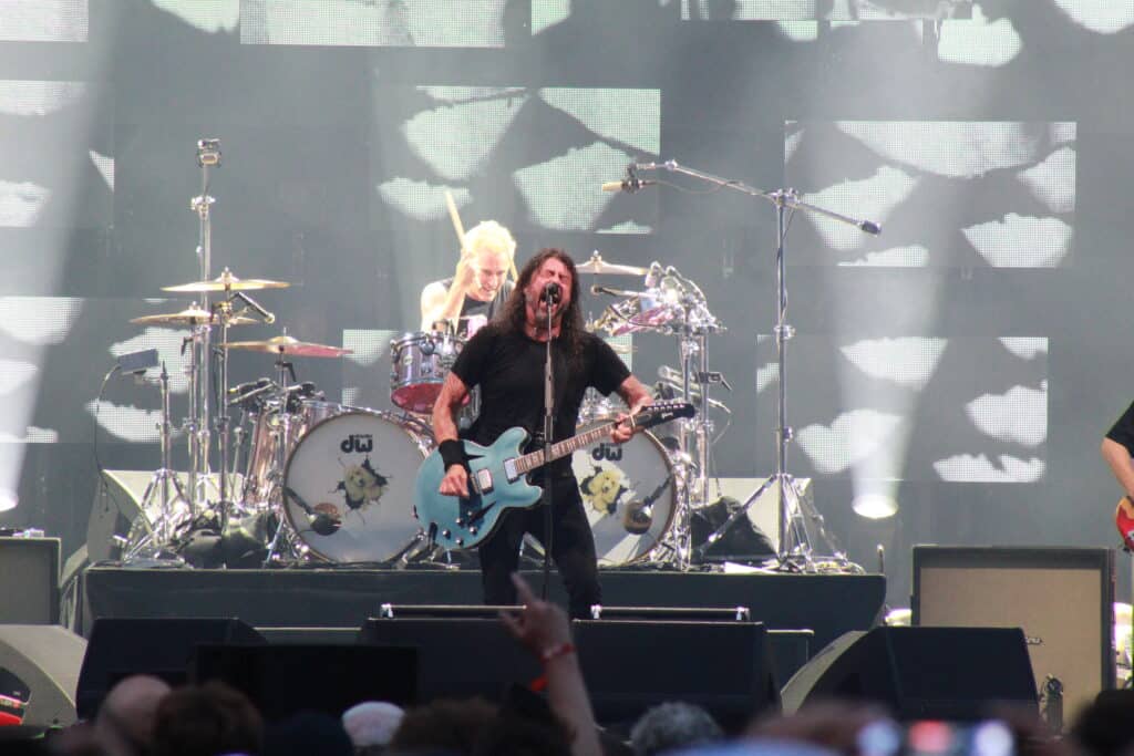 Foo Fighters Keeps The Rock And Roll Flag Flying At Citi Field