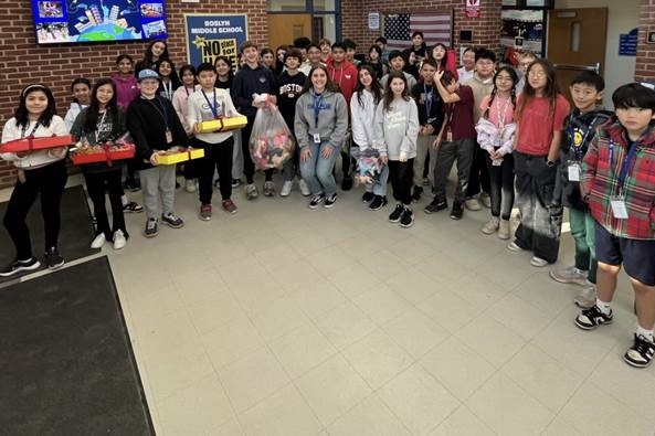 Roslyn Middle School students make “pawsitive” impact – LI Press
