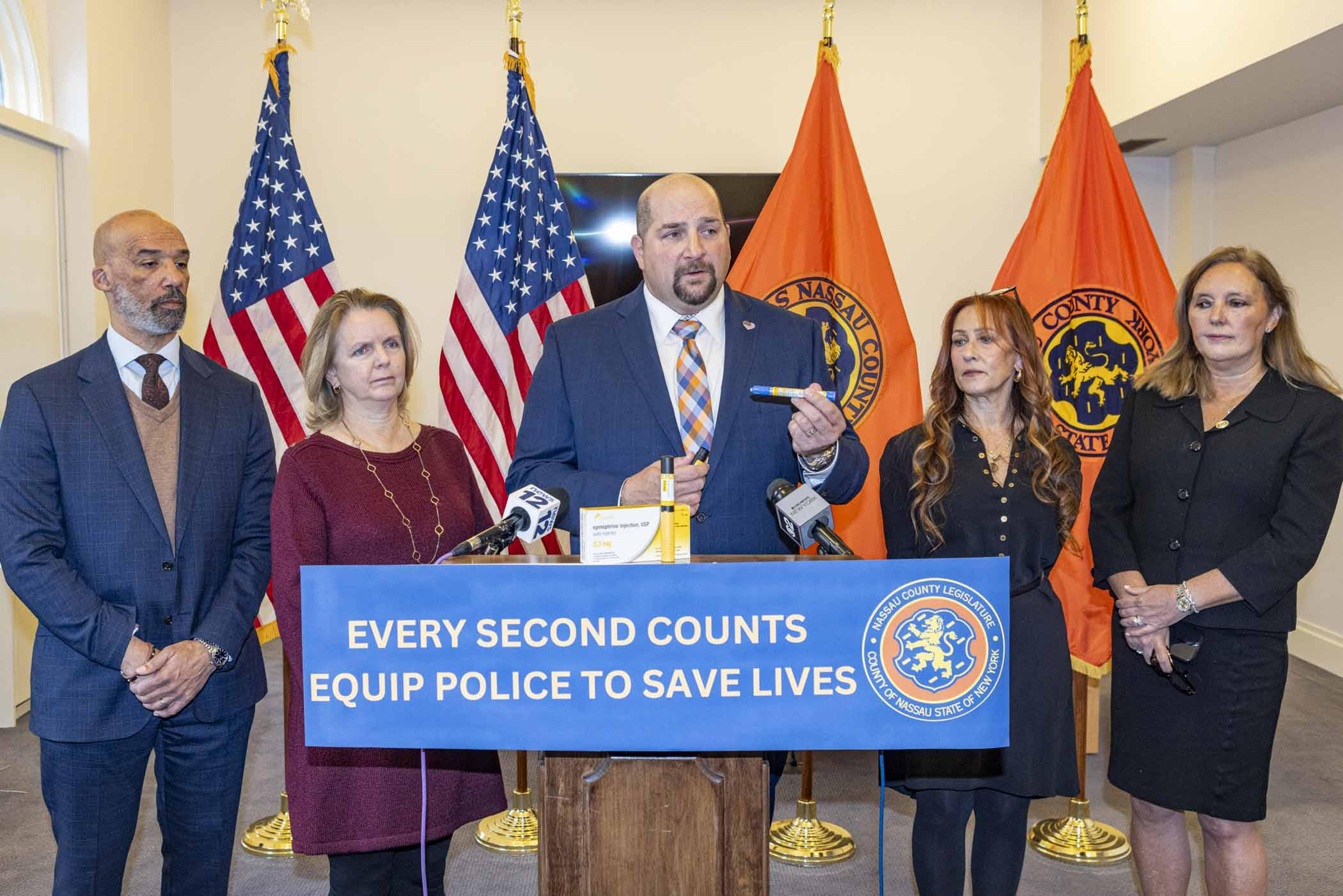 Nassau County lawmakers push to equip police vehicles with EpiPens