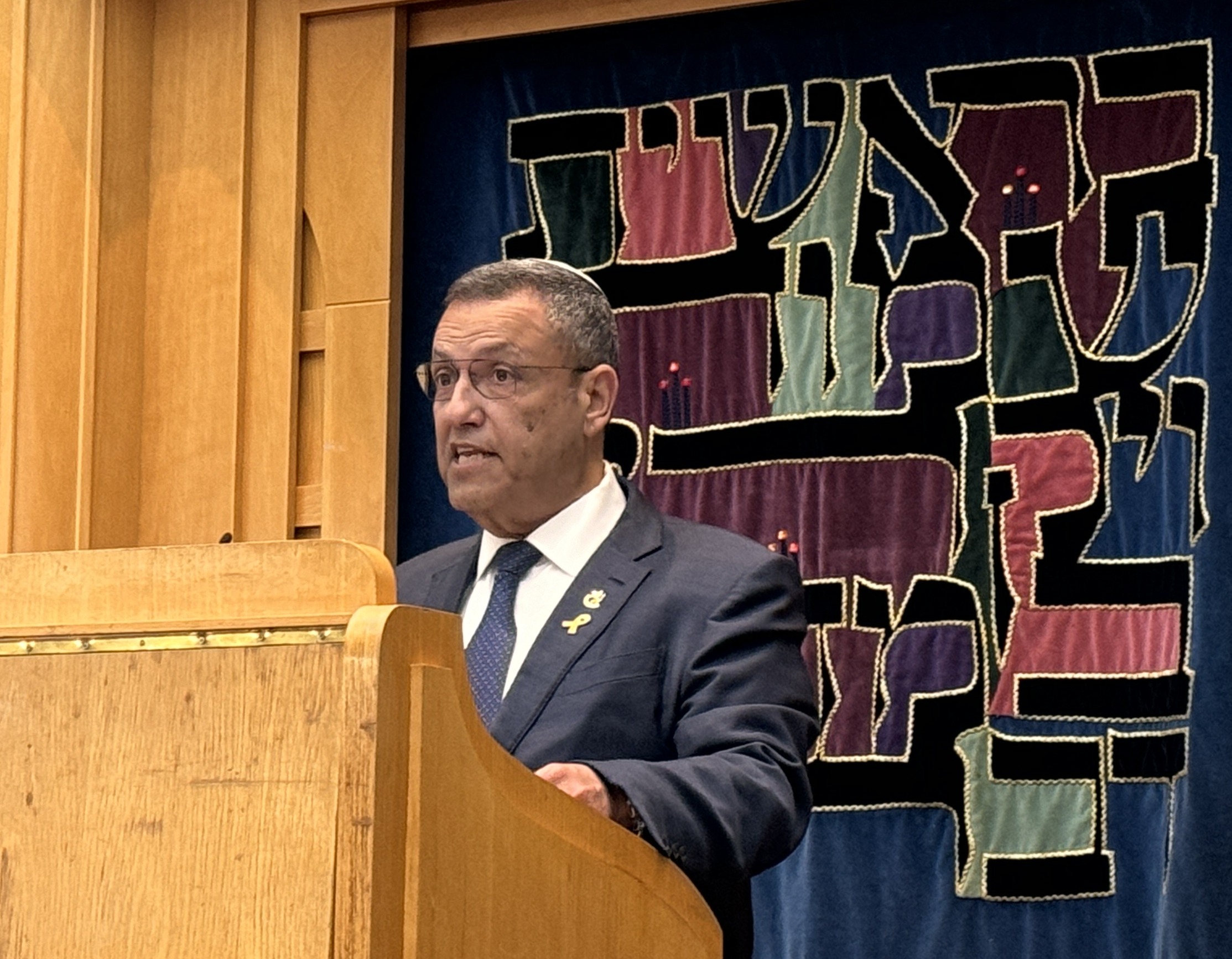 Jerusalem Mayor Moshe Lion speaks at Great Neck Synagogue