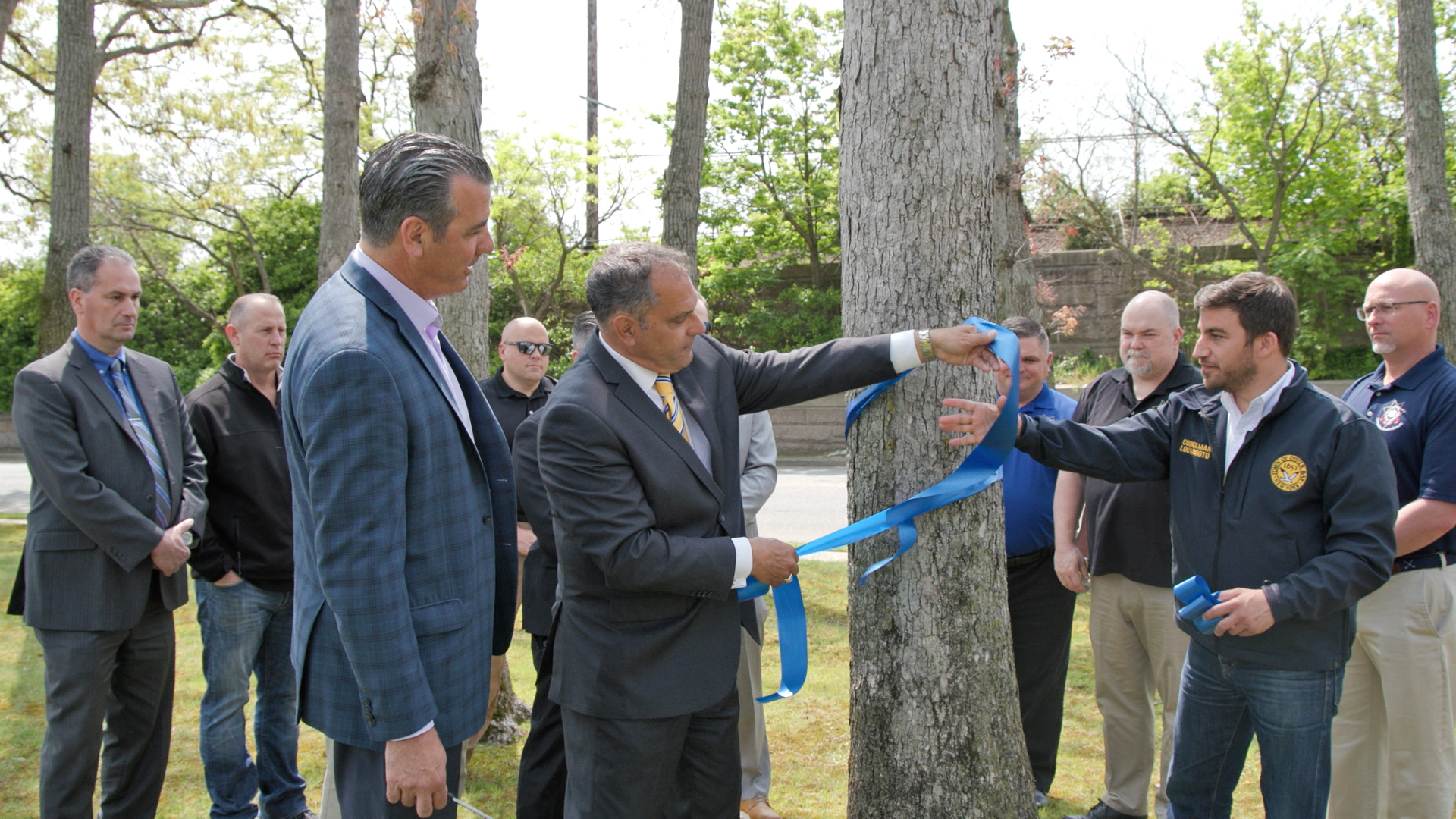 Oyster Bay launches ‘Back the Blue’ Ribbon Campaign – LI Press