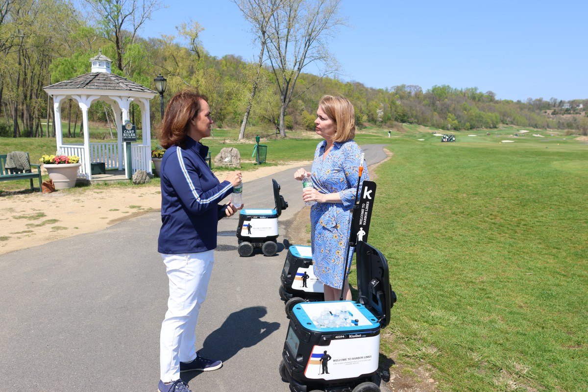 Robot delivery system launched at Harbor Links Golf Course