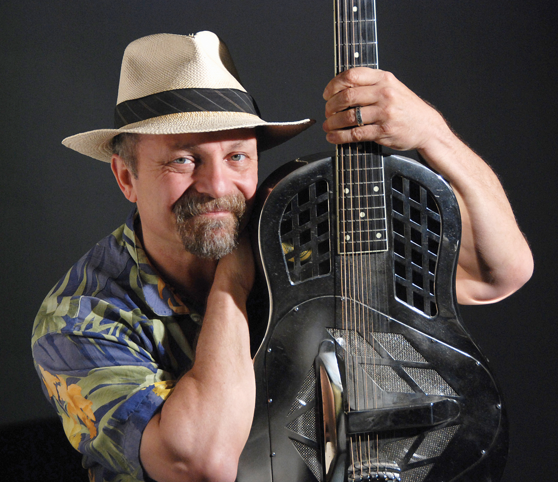 Finger-style virtuoso Toby Walker brings blues, stories and soul to Roslyn stage