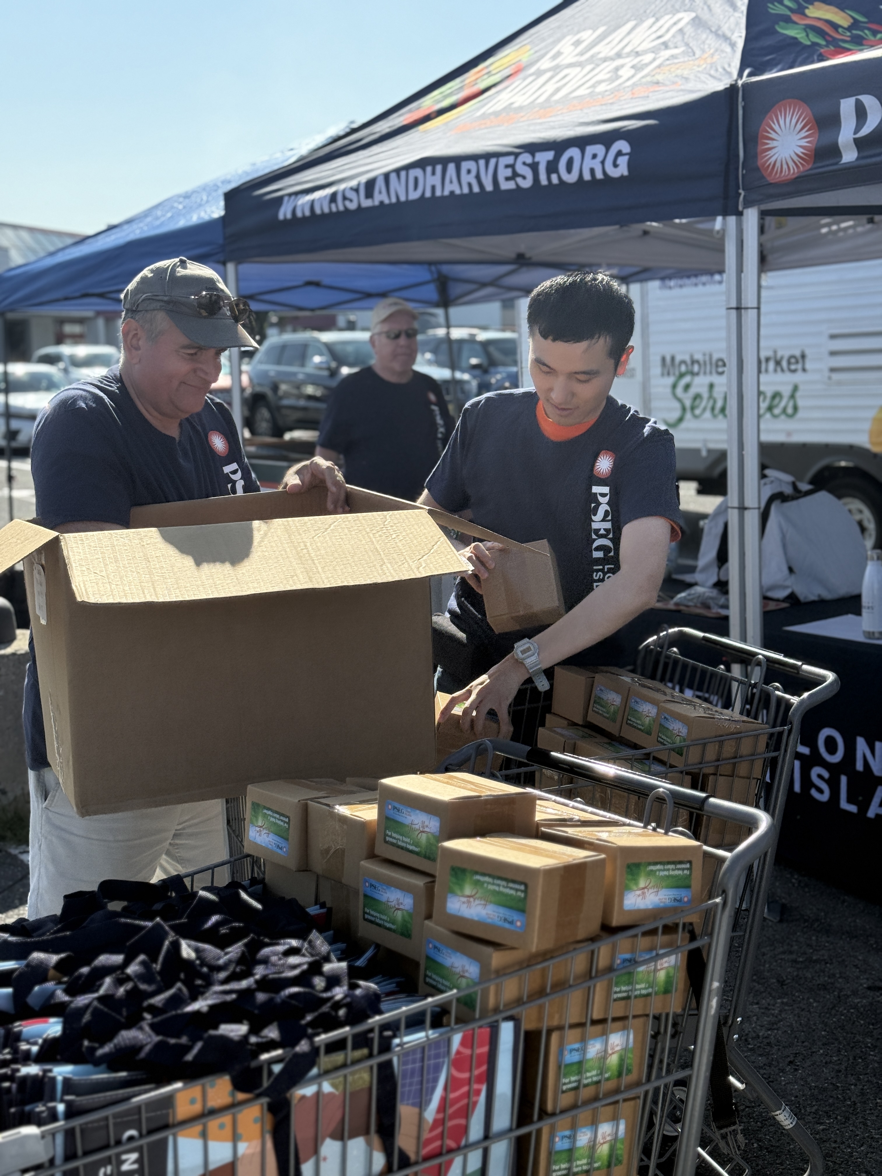 PSEG, Island Harvest collect over 1,500 pounds of food in Carle Place