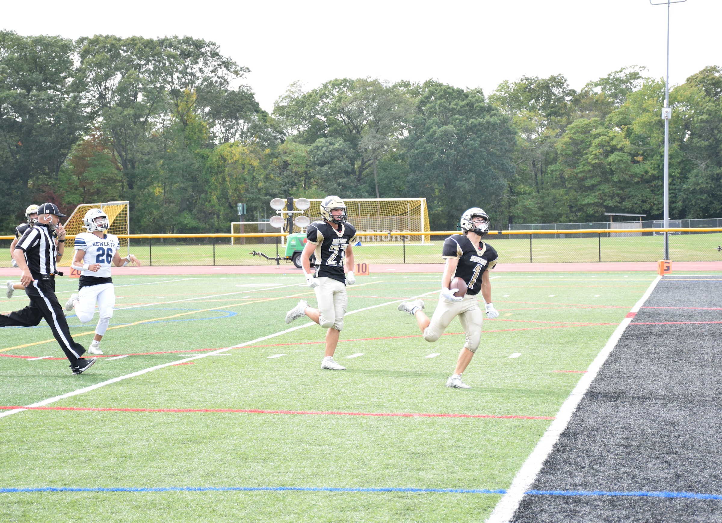 Wantagh football comes back to win second straight county title